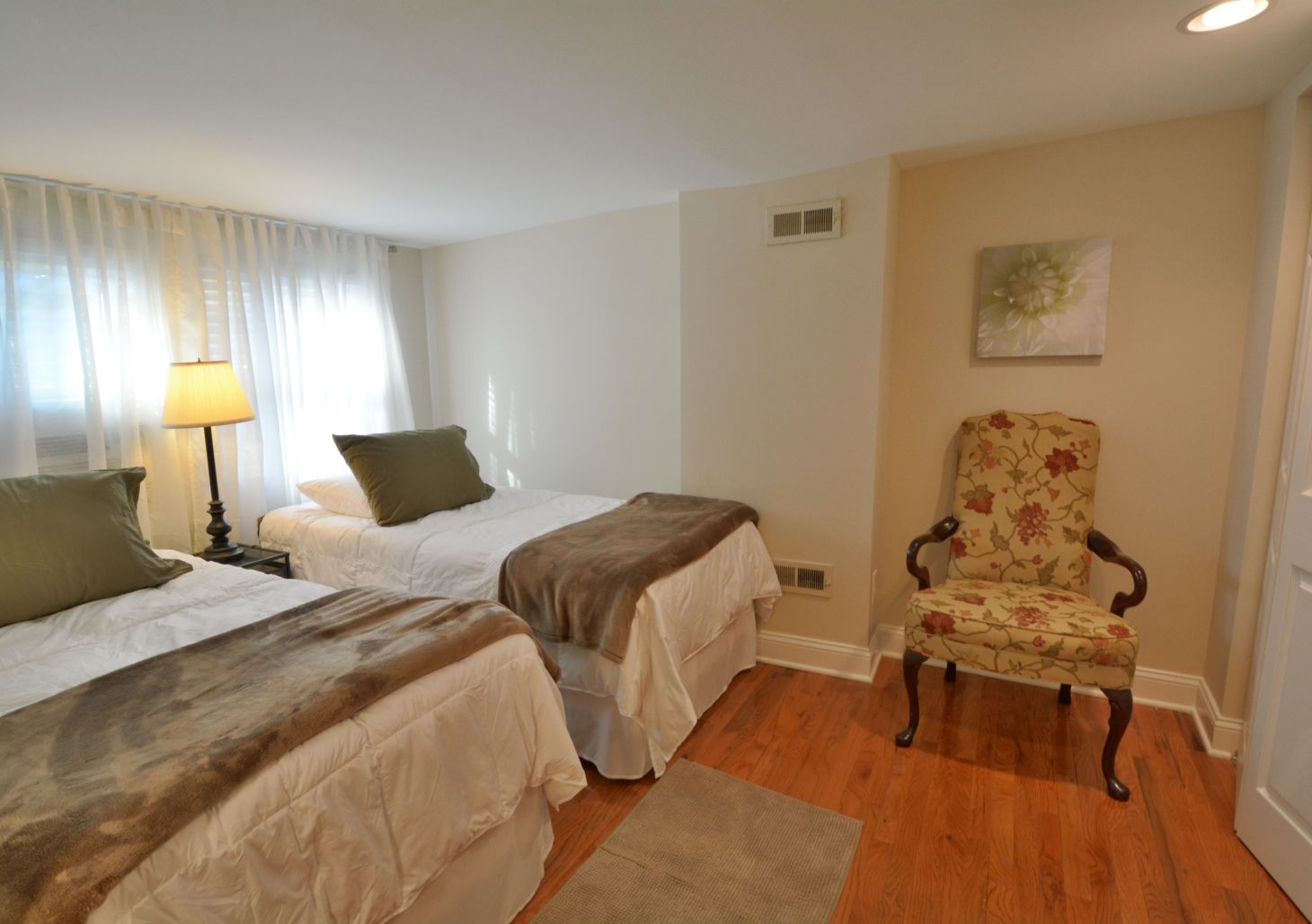 What Makes Us Different - Elite Intern Housing